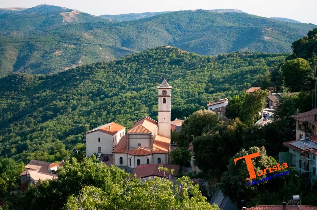 Tonara, sulla via del torrone e dei campanacci in Sardegna – Turista a ...
